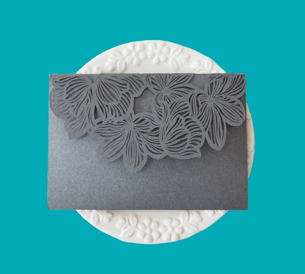 Køb personlige kort til din fest - Invitationer, bordkort, takkekort m.m