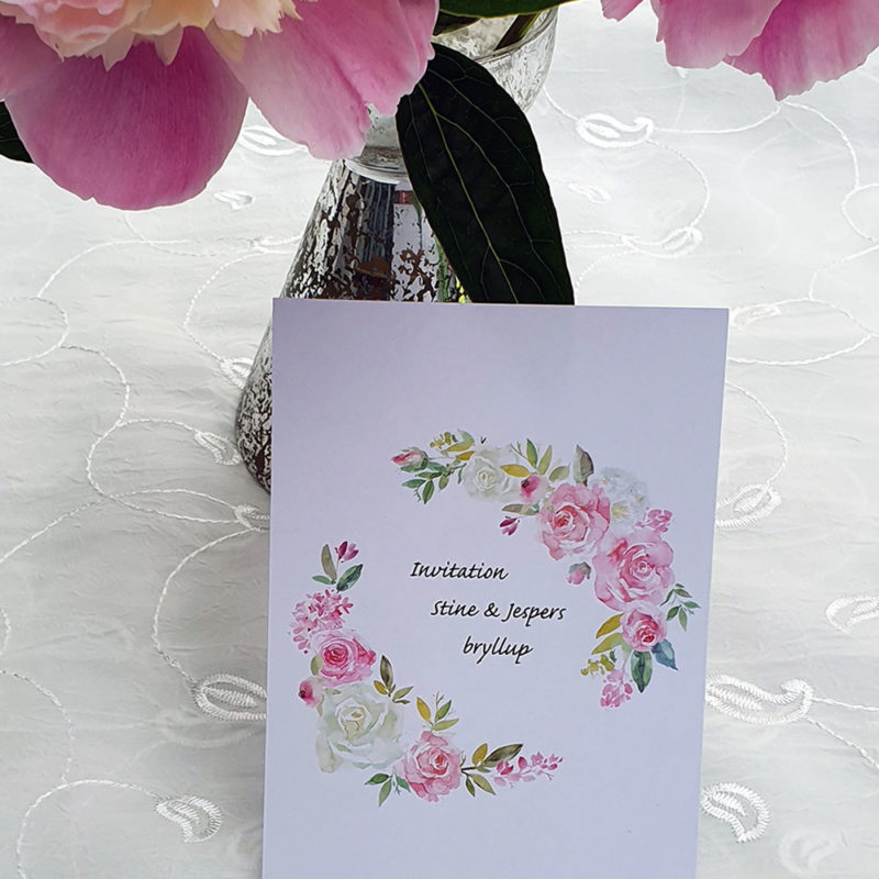 Bestil invitationer med blomster. Lækre designs med personligt print